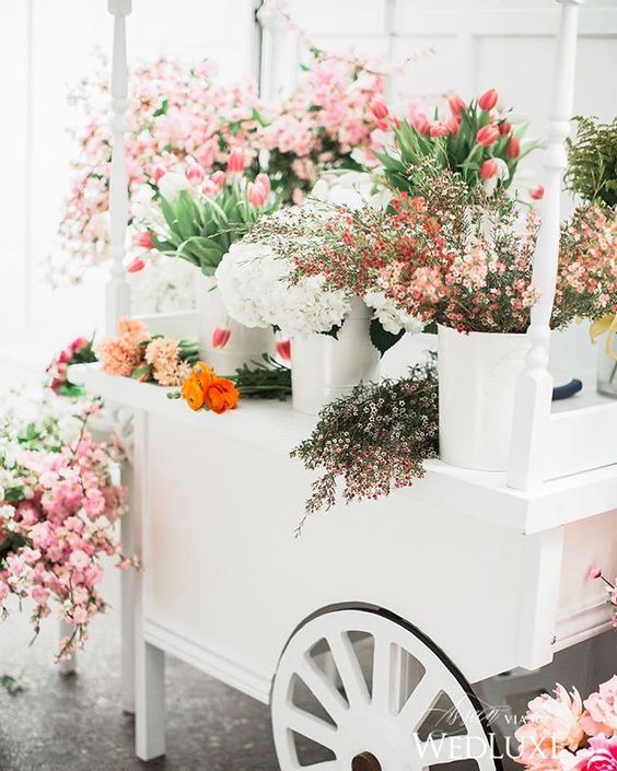Flowery Wedding Reception Ideas and Wedding Reception Activities for Guests